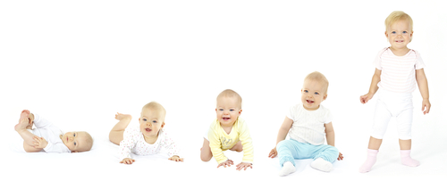 Le développement du bébé mois par mois, de sa naissance à 1 an ...